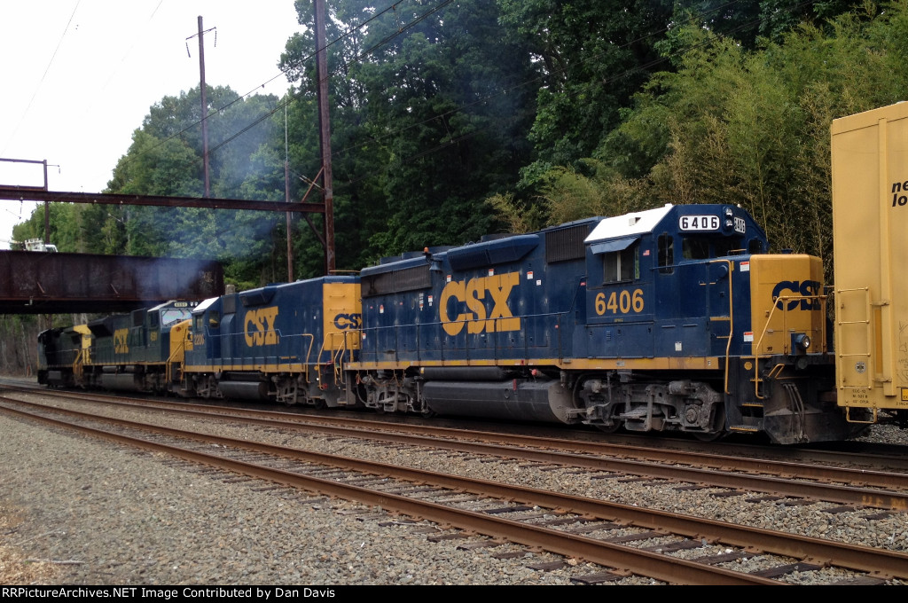 The full lash-up on Q418-05 as it continues east through Woodbourne.